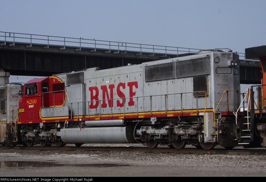 BNSF 8260